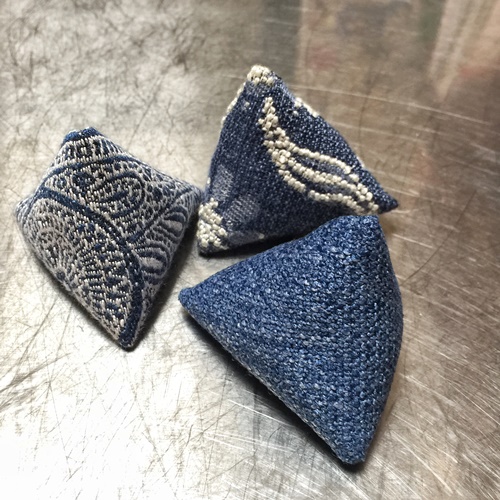 10 things to make from a fabric sample book – Reverse Garbage